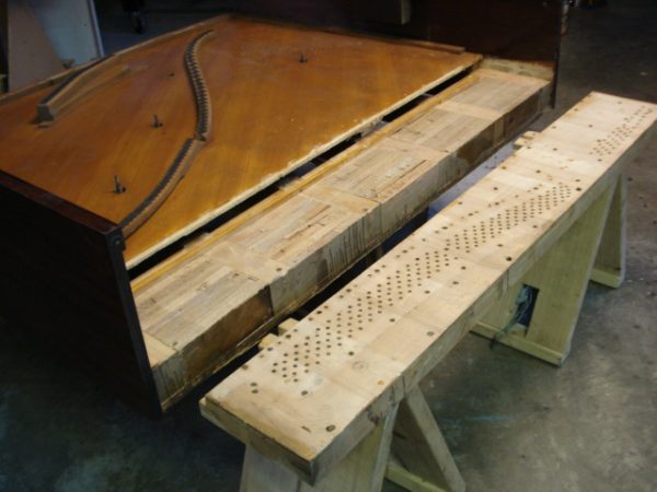 Tìm hiểu về bộ phận Pinblock đàn piano - Pianocare.vn