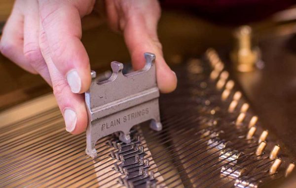 Tìm hiểu về Bảng Cộng Hưởng - Soundboard và thanh Bridge đàn piano cơ ...
