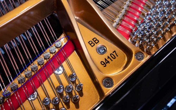 Tìm hiểu khung thép đàn piano - Cast-Iron Plate - Pianocare.vn